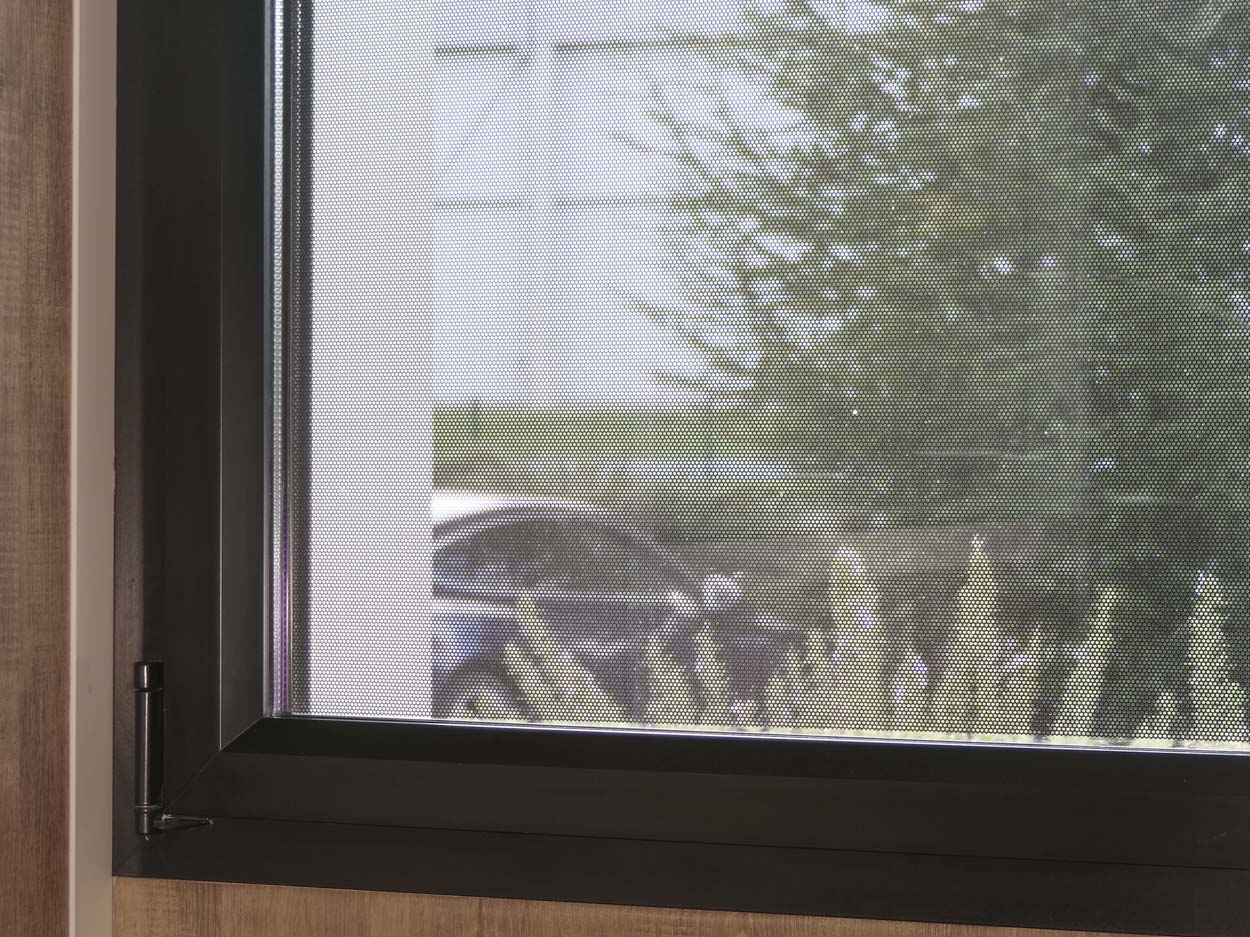 Film micro-perforé 30/70 noir/blanc - Luminis Films