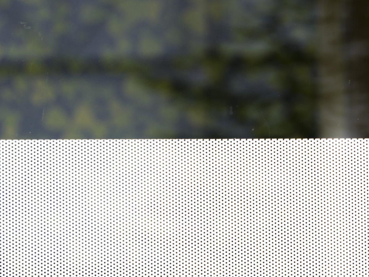 Film micro-perforé 30/70 noir/blanc - Luminis Films