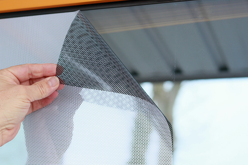 Film micro-perforé 30/70 noir/blanc - Luminis Films