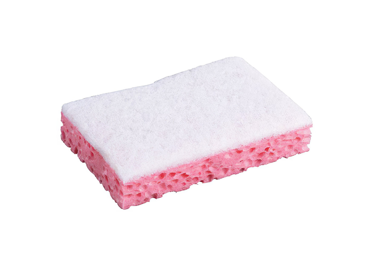 Eponge grattoir rose pour un bon nettoyage des surfaces vitrées